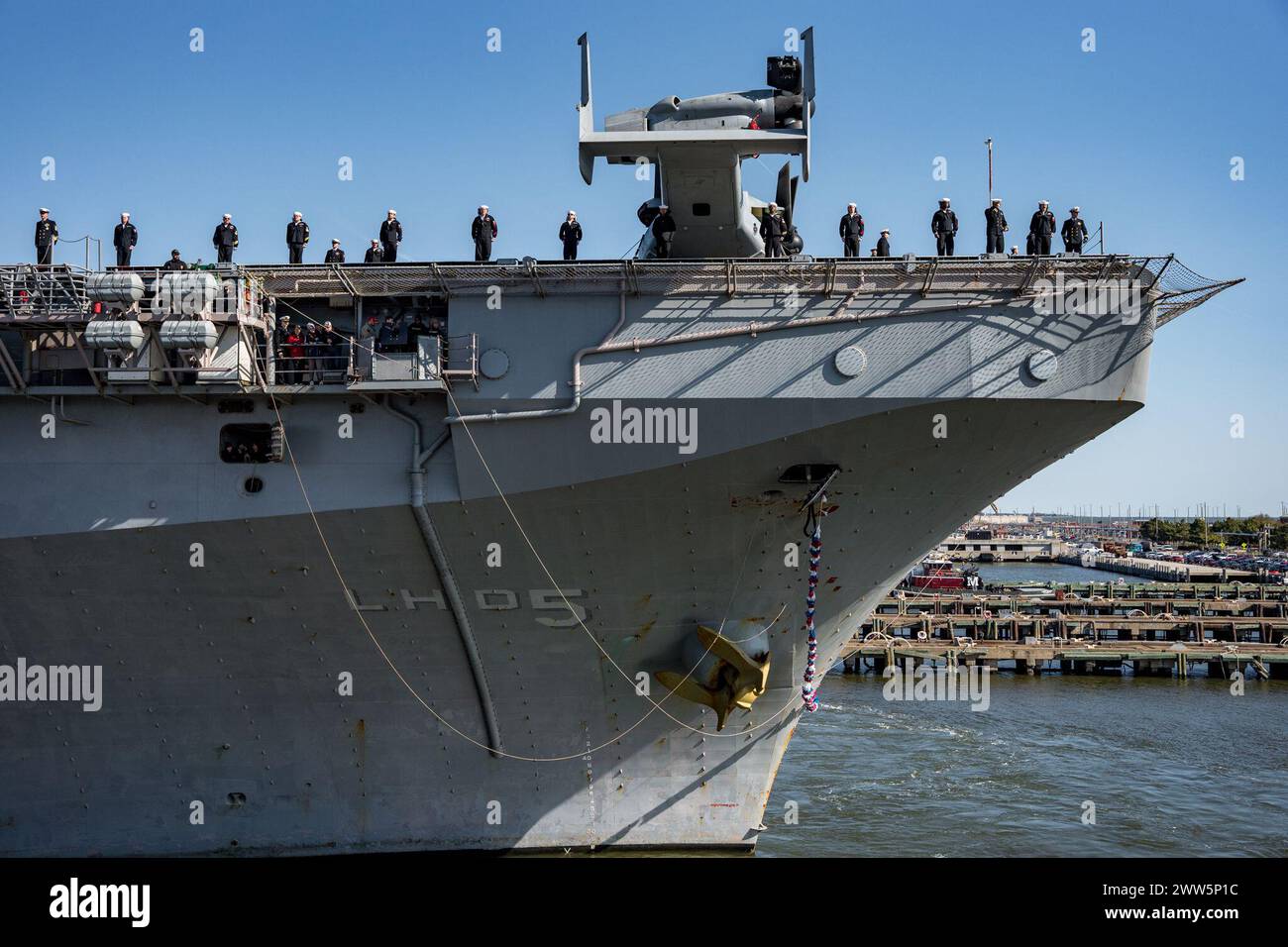 The Wasp Class Amphibious Assault Ship Uss Bataan Lhd Assigned To