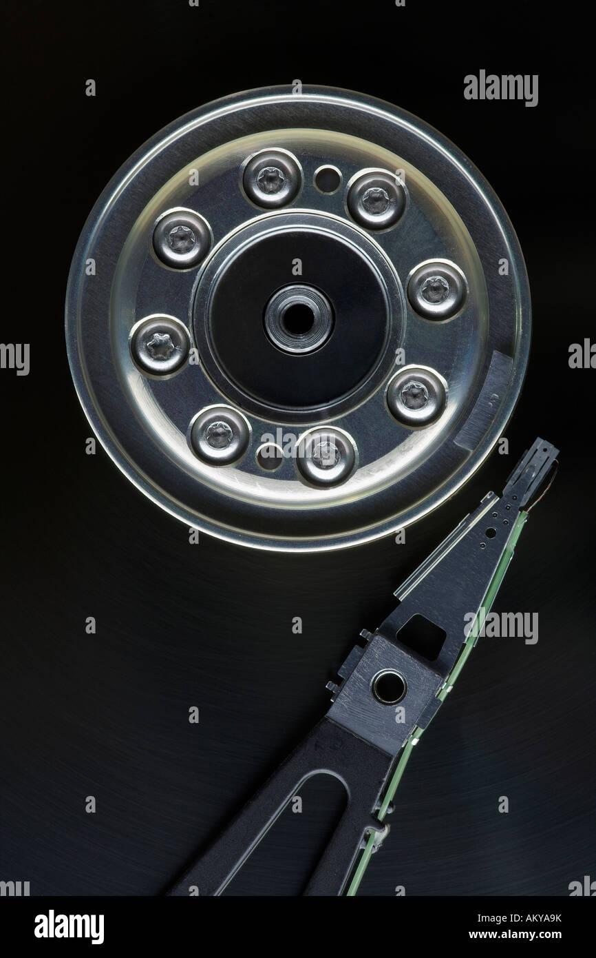 Harddisc, inside, platter, read-write head, actuator arm, macro Stock ... Harddisc, inside, platter, read-write head, actuator arm, macro Stock ...