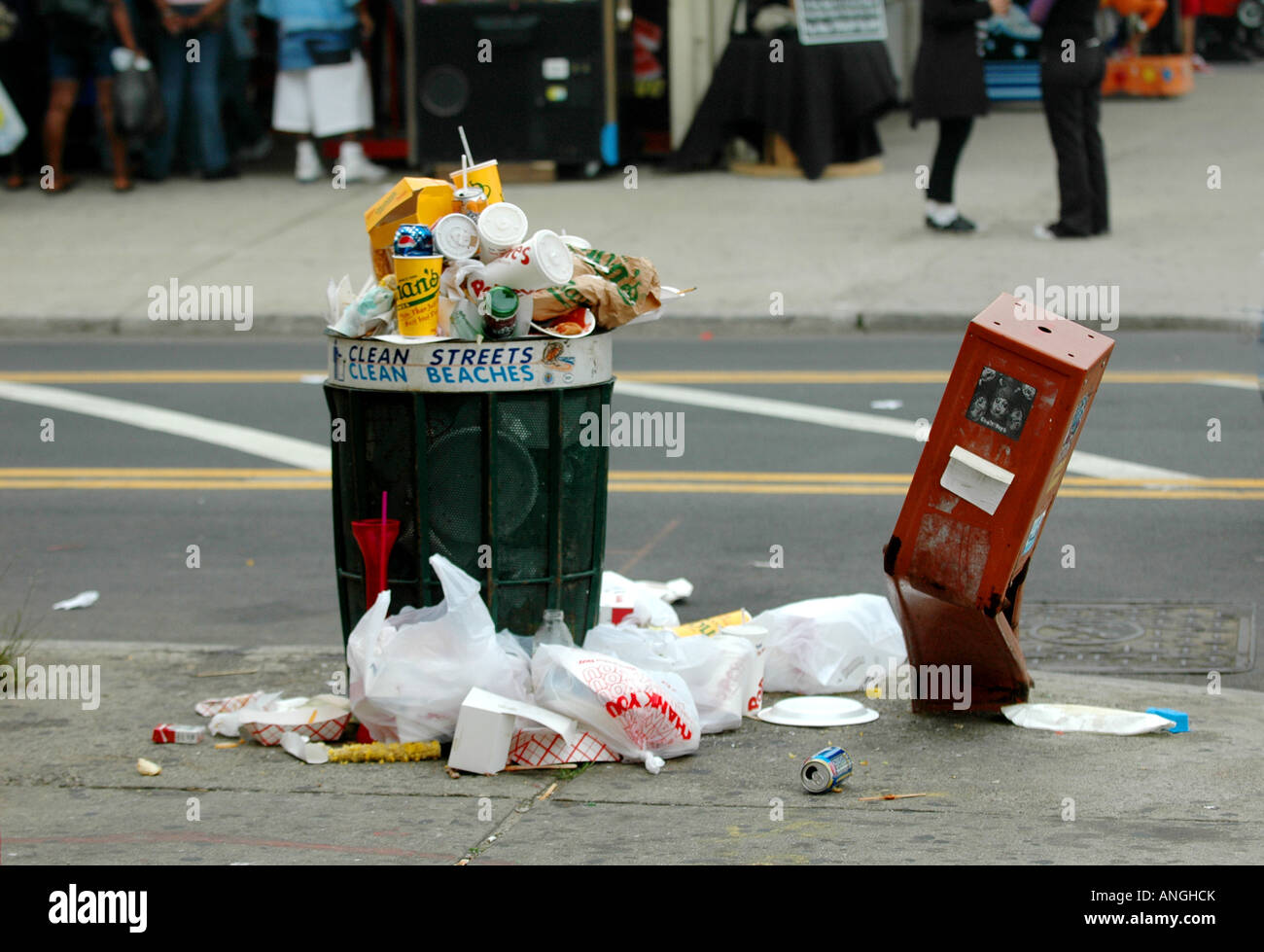 public trash can overflowing with garbage on a city sidewalk Stock ... public trash can overflowing with garbage on a city sidewalk Stock ...