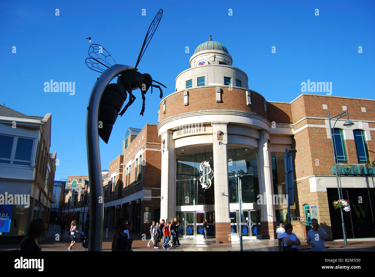 Wasp sculpture outside intu Watford Shopping Centre, High Street Stock ... Wasp sculpture outside intu Watford Shopping Centre, High Street Stock ...