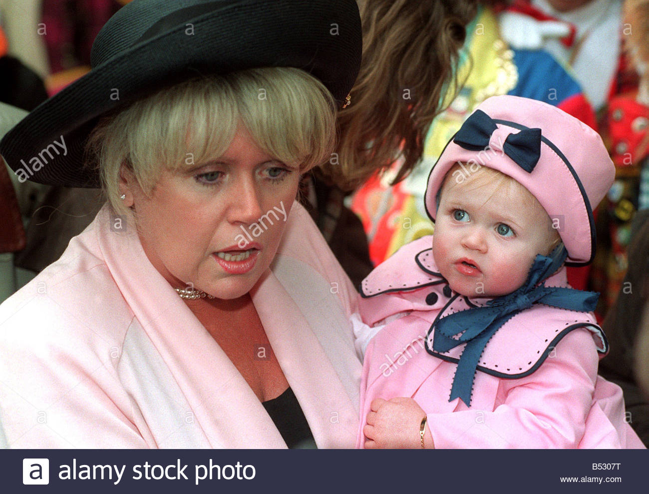 Tracey Dawson wife of Les Dawson with daughter 1994 Charlotte at Les ... Tracey Dawson wife of Les Dawson with daughter 1994 Charlotte at Les ...