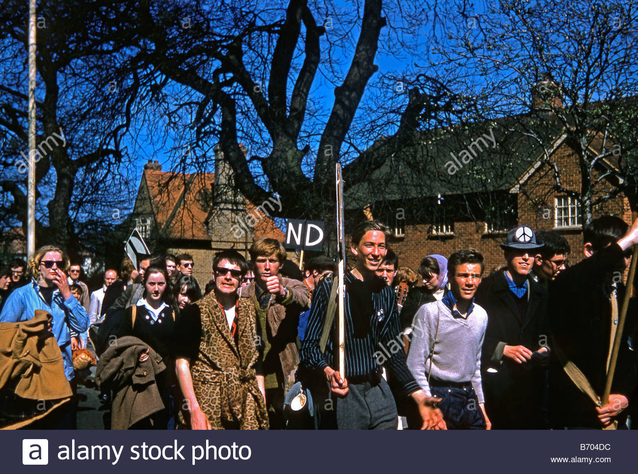 CND (Campaign for Nuclear Disarmament) Aldermaston March, 1962 Stock ... CND (Campaign for Nuclear Disarmament) Aldermaston March, 1962 Stock ...