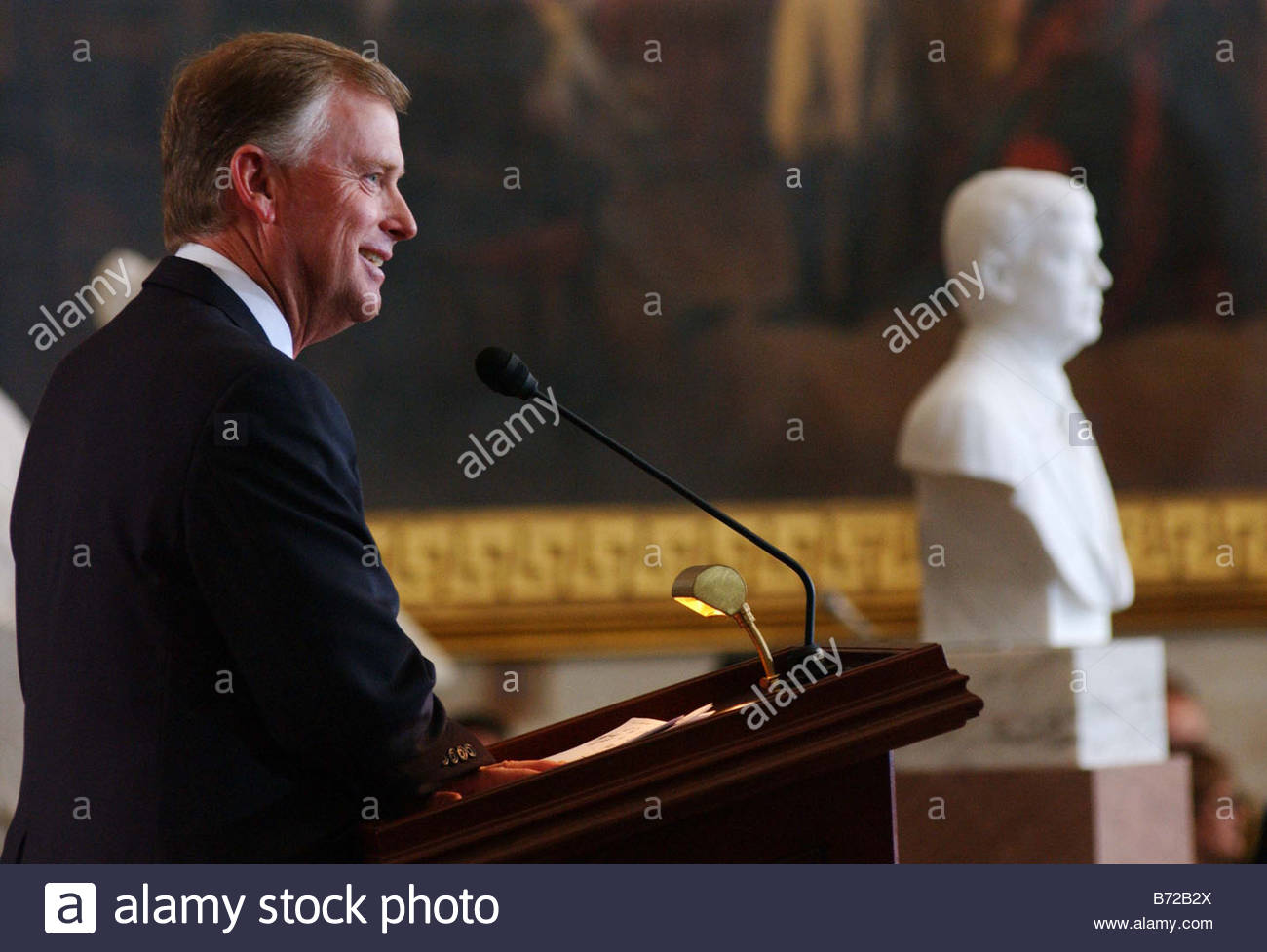 9 10 03 UNVEILING OF QUAYLE BUST Former Vice President Dan Quayle Stock ... 9 10 03 UNVEILING OF QUAYLE BUST Former Vice President Dan Quayle Stock ...