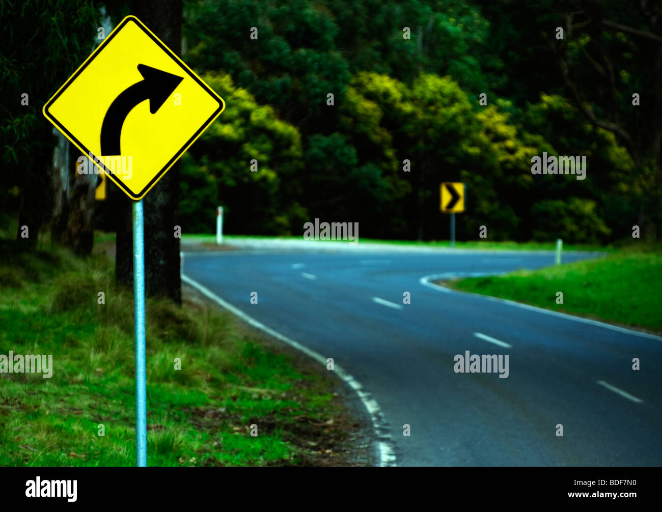 Road curves to right arrow caution sign, with road curving to right ... Road curves to right arrow caution sign, with road curving to right ...