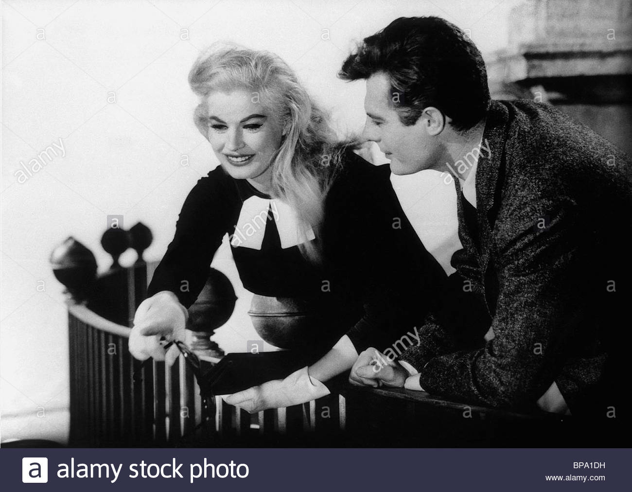 ANITA EKBERG MARCELLO MASTROIANNI LA DOLCE VITA (1960 Stock Photo ... ANITA EKBERG MARCELLO MASTROIANNI LA DOLCE VITA (1960 Stock Photo ...