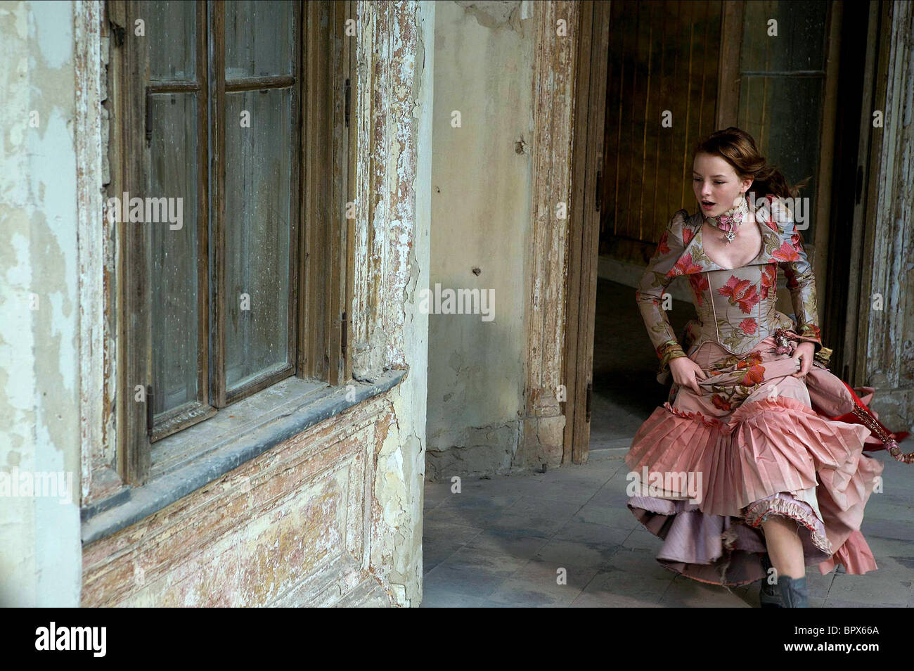 DAKOTA BLUE RICHARDS THE SECRET OF MOONACRE (2008 Stock Photo, Royalty Free Image: 31308434 - Alamy