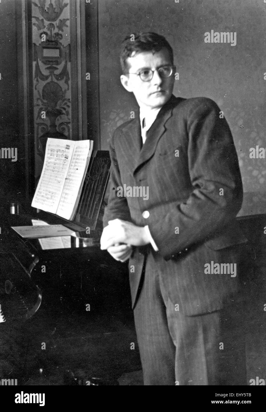 DMITRI SHOSTAKOVICH (1906-1975) Russian composer and pianist in 1943 ... DMITRI SHOSTAKOVICH (1906-1975) Russian composer and pianist in 1943 ...
