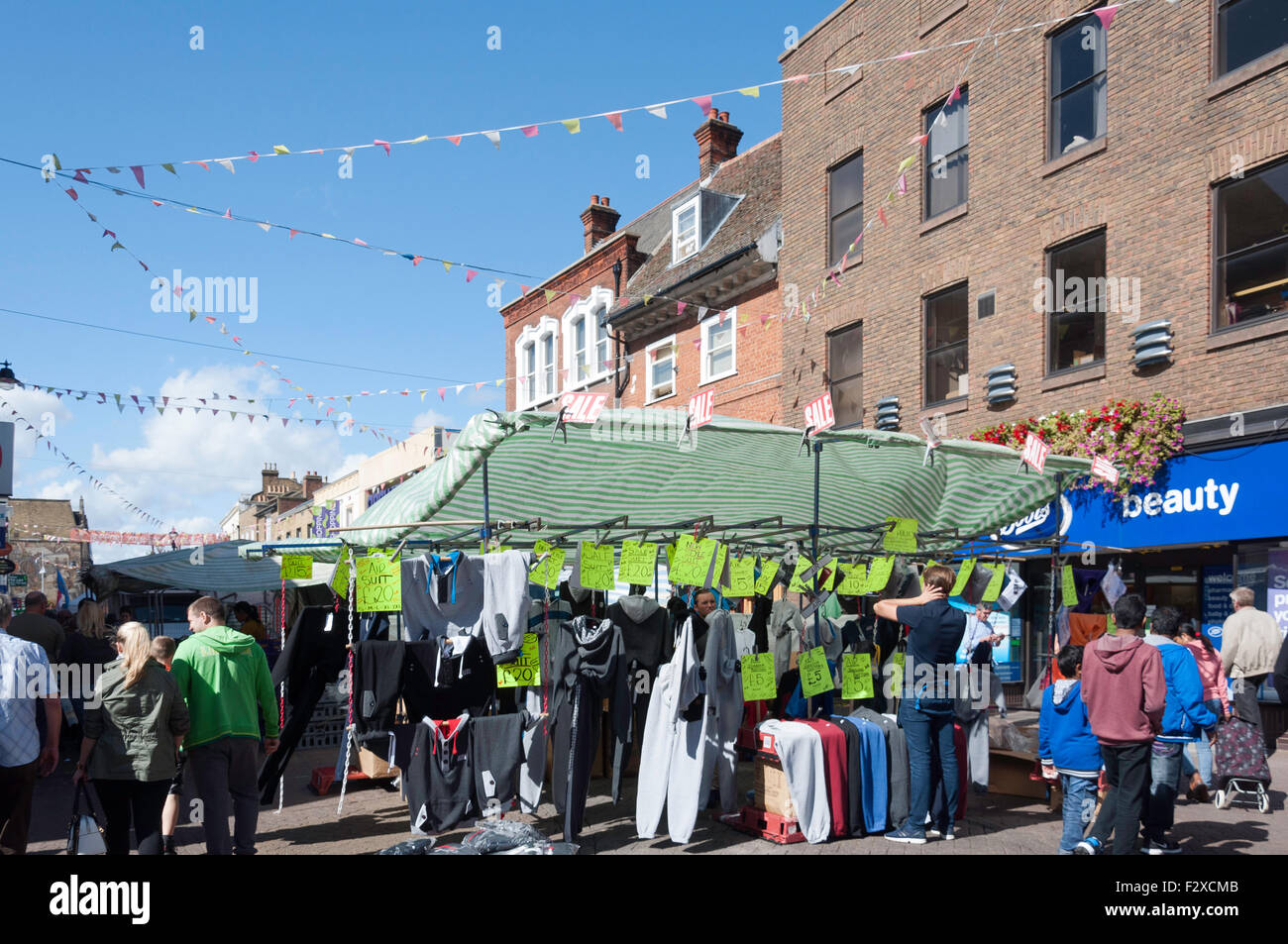 Saturday Market, Dartford High Street, Dartford, Kent, England Stock ... Saturday Market, Dartford High Street, Dartford, Kent, England Stock ...