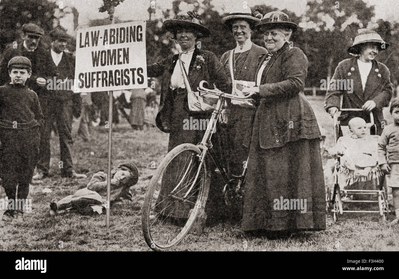 Suffragettes in 1913 holding a placard which reads: Law Abiding Women ... Suffragettes in 1913 holding a placard which reads: Law Abiding Women ...