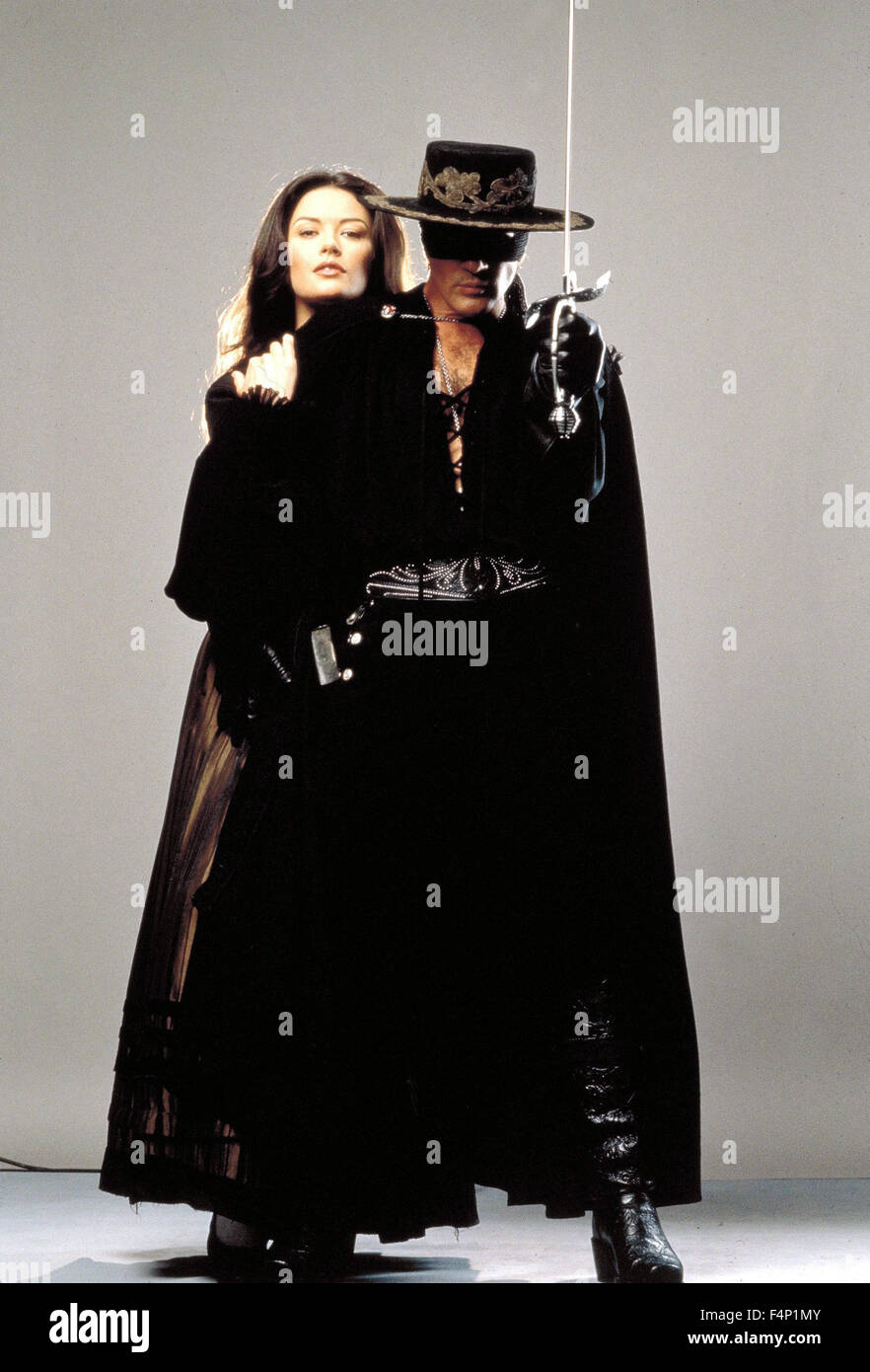 THE MASK OF ZORRO 1998 Antonio Banderas And Catherine Zeta Jones Stock THE MASK OF ZORRO 1998 Antonio Banderas And Catherine Zeta Jones Stock