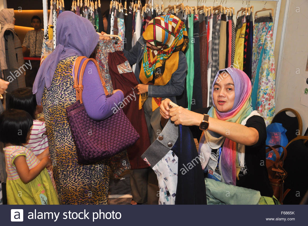 Makassar Indonesia 13th Nov 2015 Indonesian Muslim Women Pick Stock