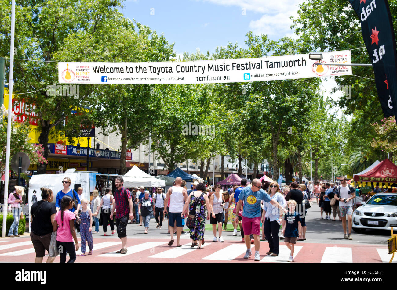 Welcome to Country Music Festival banner over Peel Street Tamworth ... Welcome to Country Music Festival banner over Peel Street Tamworth ...