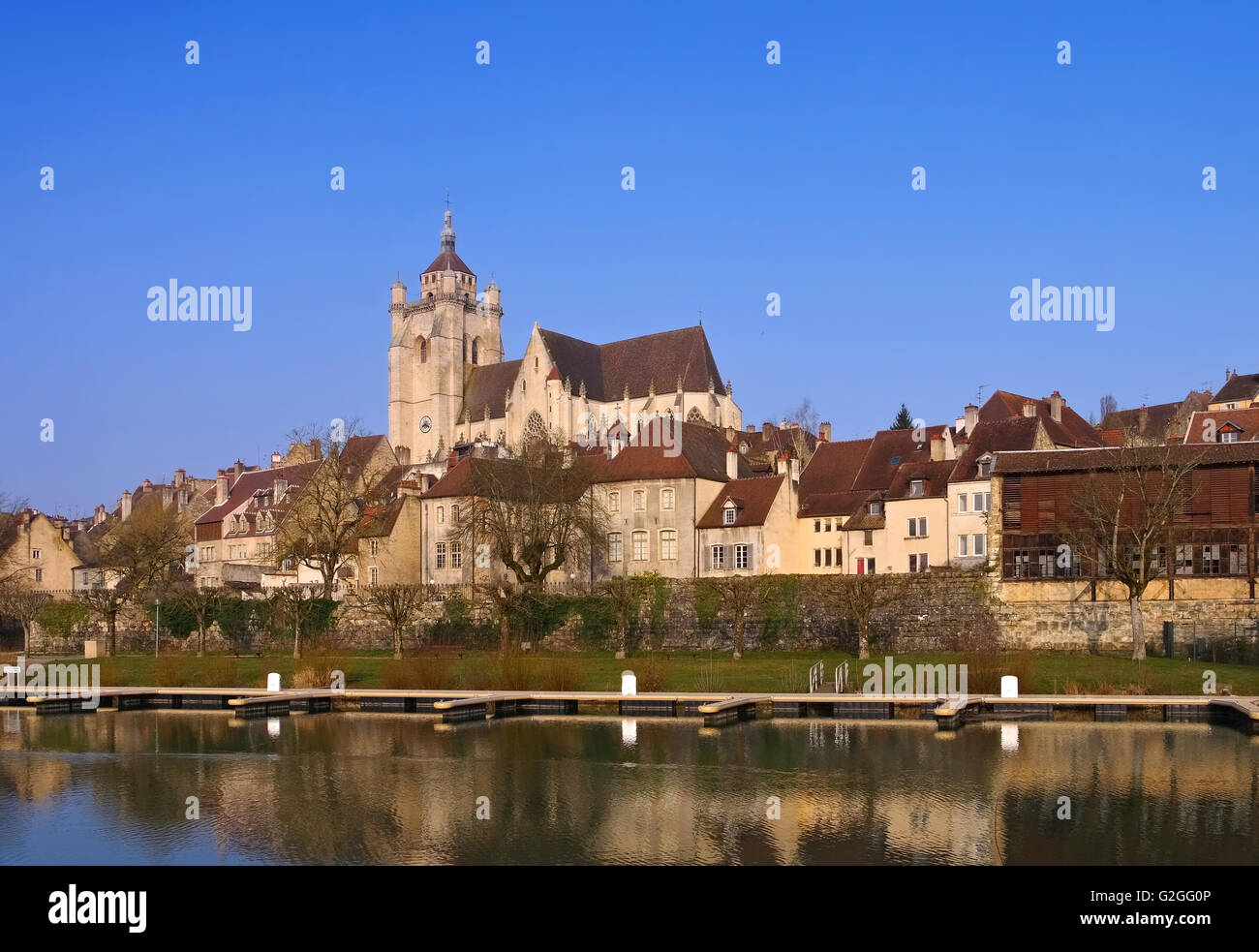 die Stadt Dole mit Kirche - the town Dole and church in France Stock ...