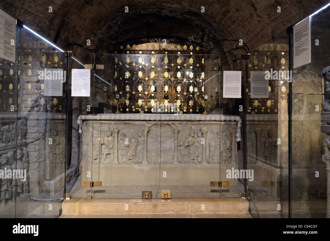 Sarkophag, Grab, Gruft inkl. Reliquien von Maria Magdalena, die Basilika oder die Kirche von ...