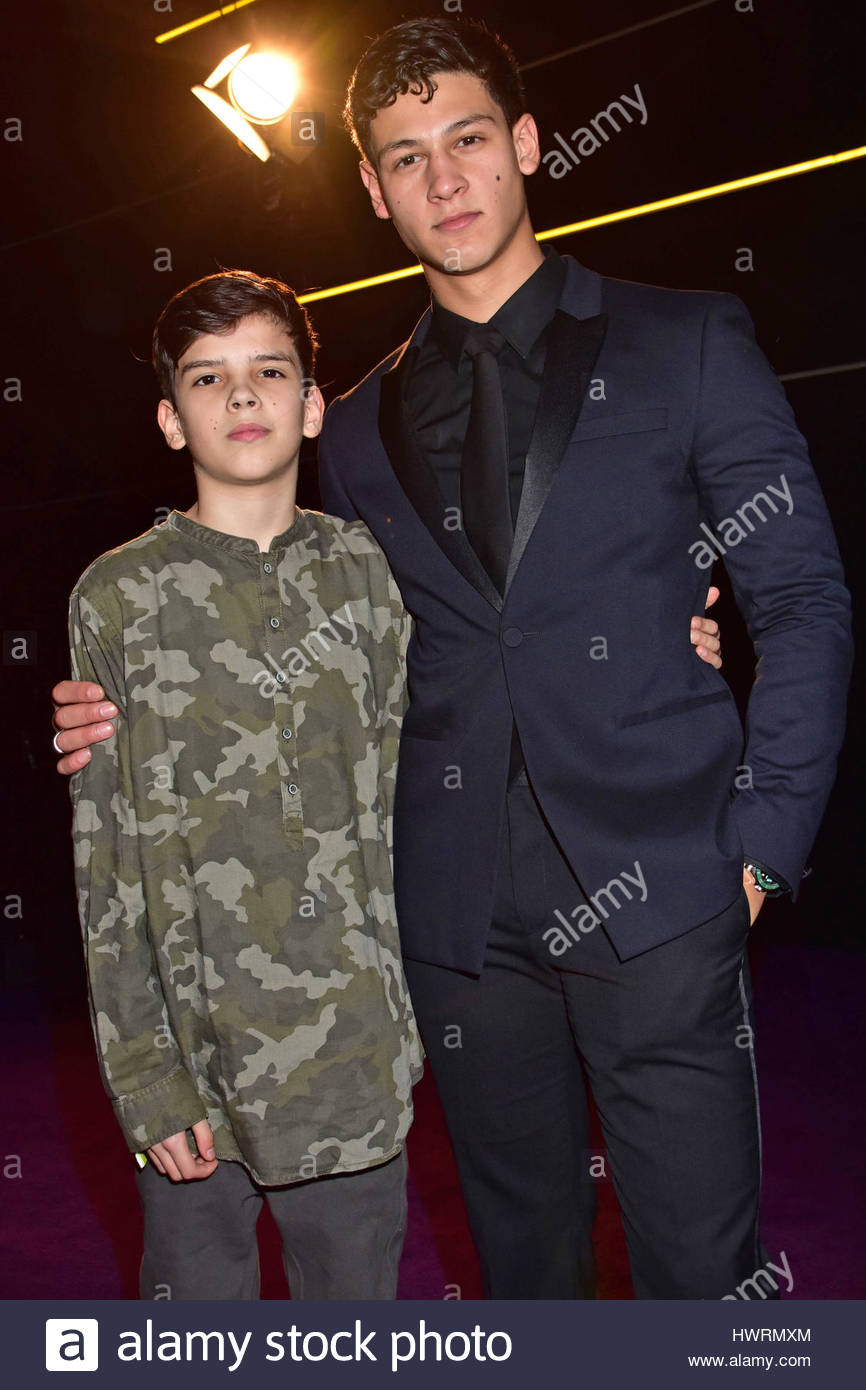 Besetzung und Gäste, die an die Bibi Und Tina Folge 4 Film Premiere ... Besetzung und Gäste, die an die Bibi Und Tina Folge 4 Film Premiere ...