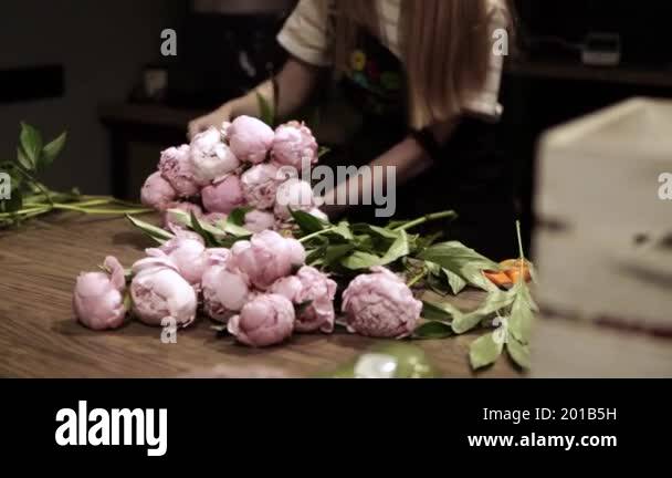 Florist makes bouquet in flower shop Stock Video Footage - Alamy