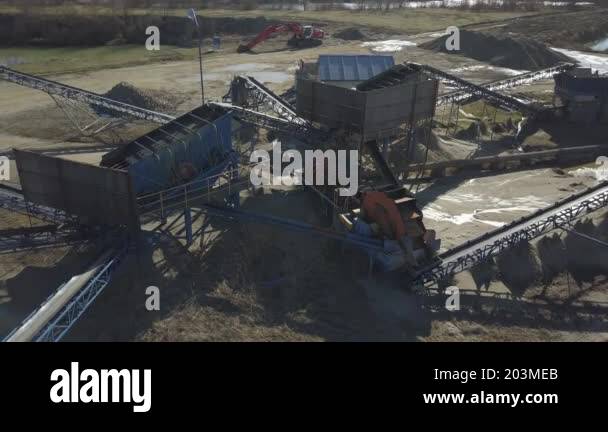 Elements of equipment for the extraction and sorting of rubble ...