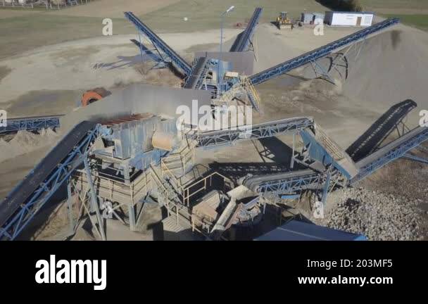 Elements of equipment for the extraction and sorting of rubble ...