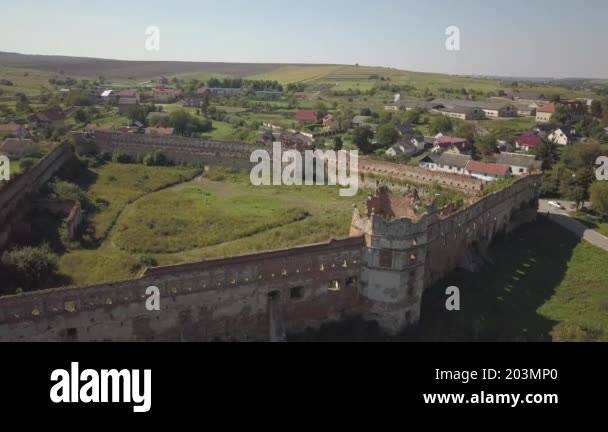 Stare Selo, UKraine - 9 8 2020: An ancient renaissance castle was ...