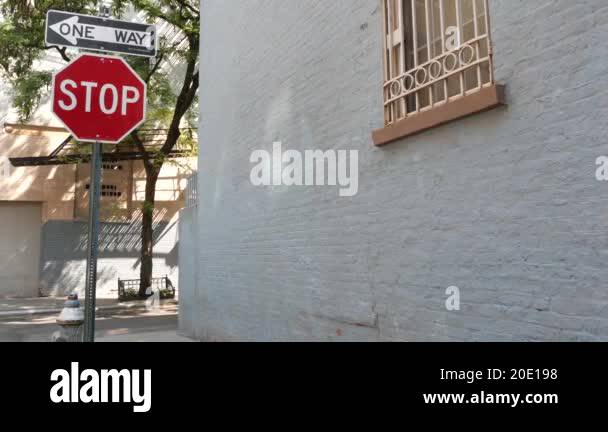 New York City oneway crossroad, Minetta street intersection one way ...