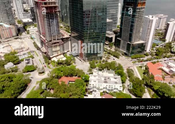 Miami, FL, USA - October 15, 2024: Tilt up reveal JP Morgan Chase Bank ...