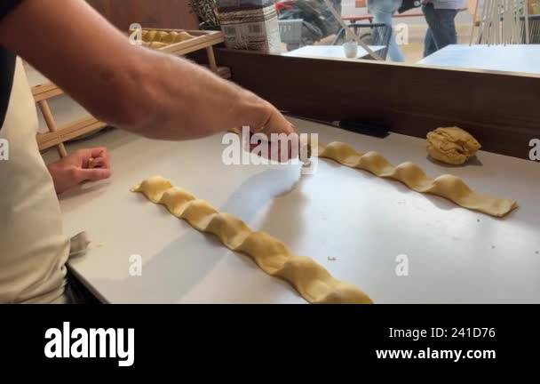 Chef production pasta Italian pasta grinder, wood board, rolling-pin ...