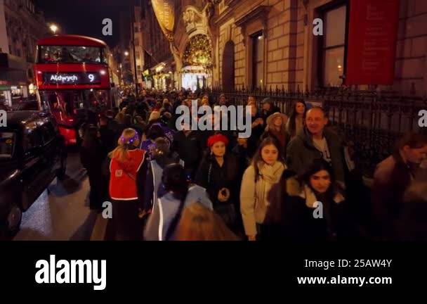 Busy streets in London West End at Christmas time - LONDON, UNITED ...