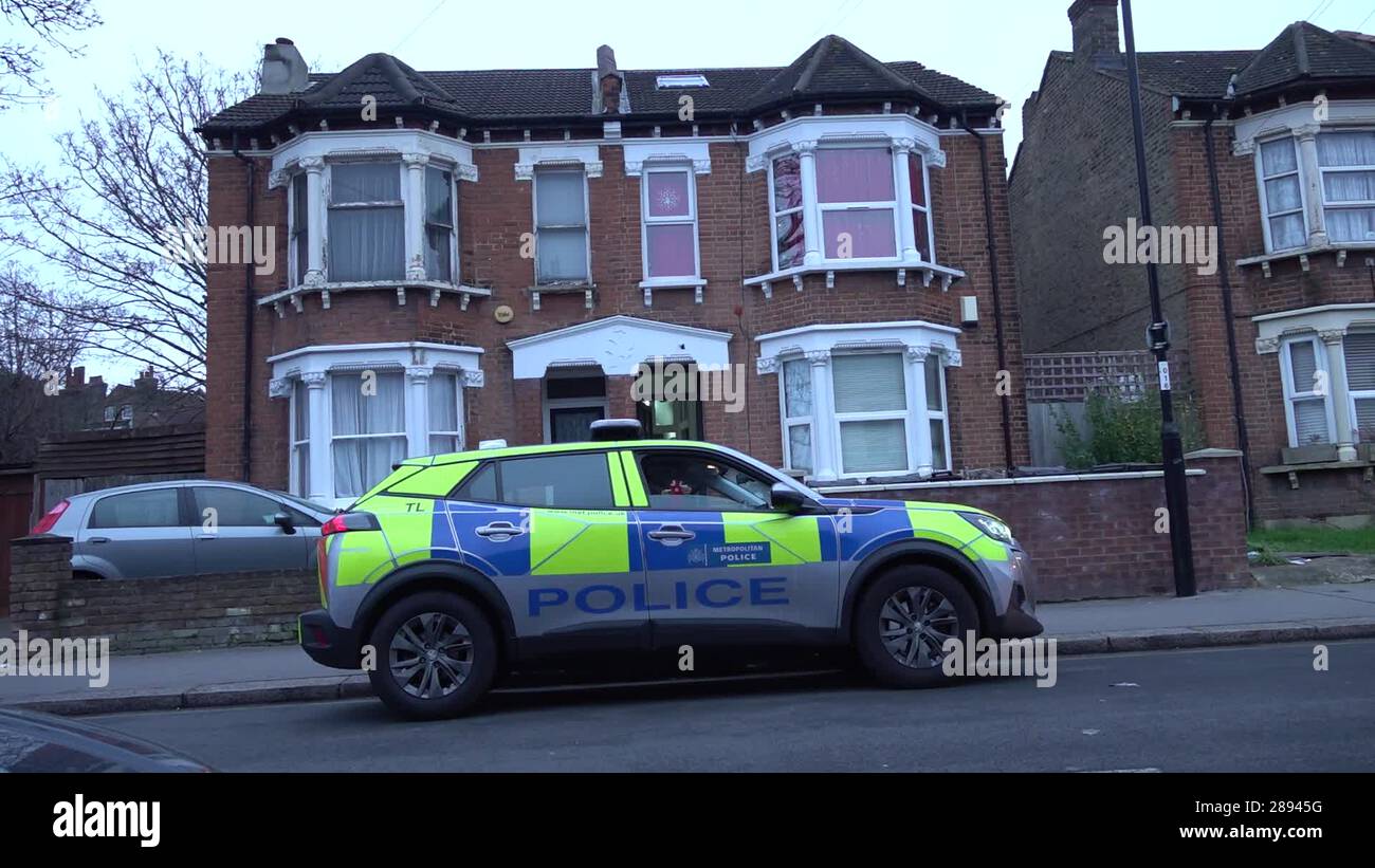 Footage of Bensham Lane, Croydon, after the death of a 30-year-old ...