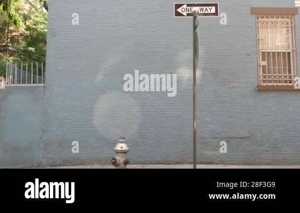 New York City oneway crossroad, Minetta street intersection one way ...