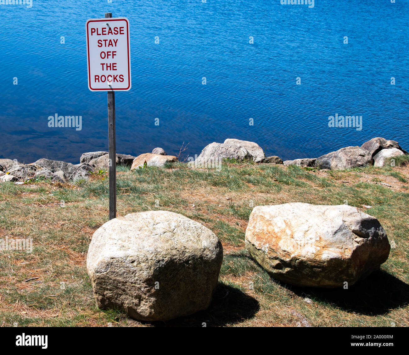 Please do not throw stones at this sign hi-res stock photography and ...