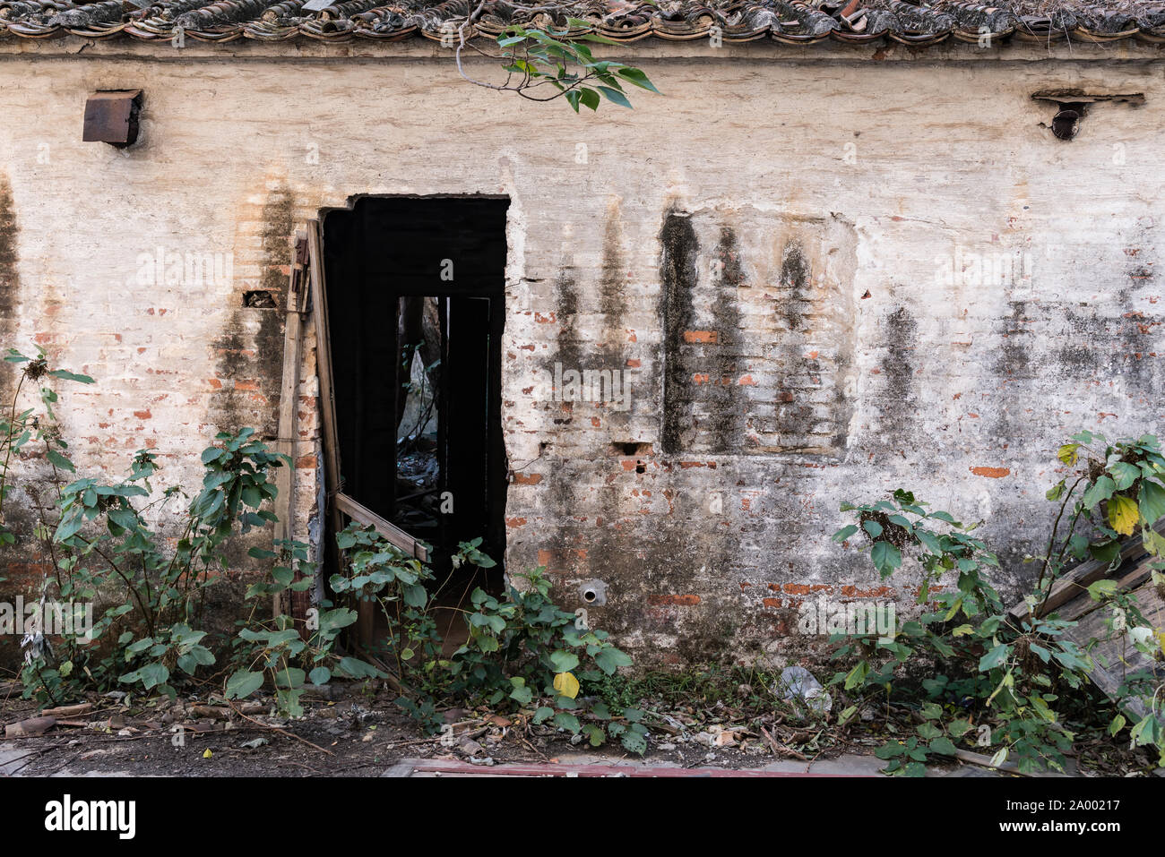 abandoned house with broken wooden door Stock Photo - Alamy
