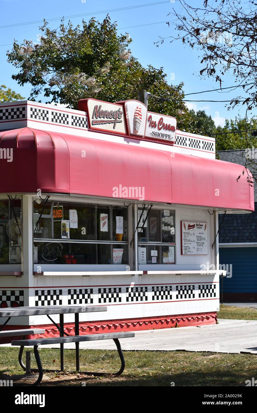 Small Ice Cream Shop Stock Photo - Alamy