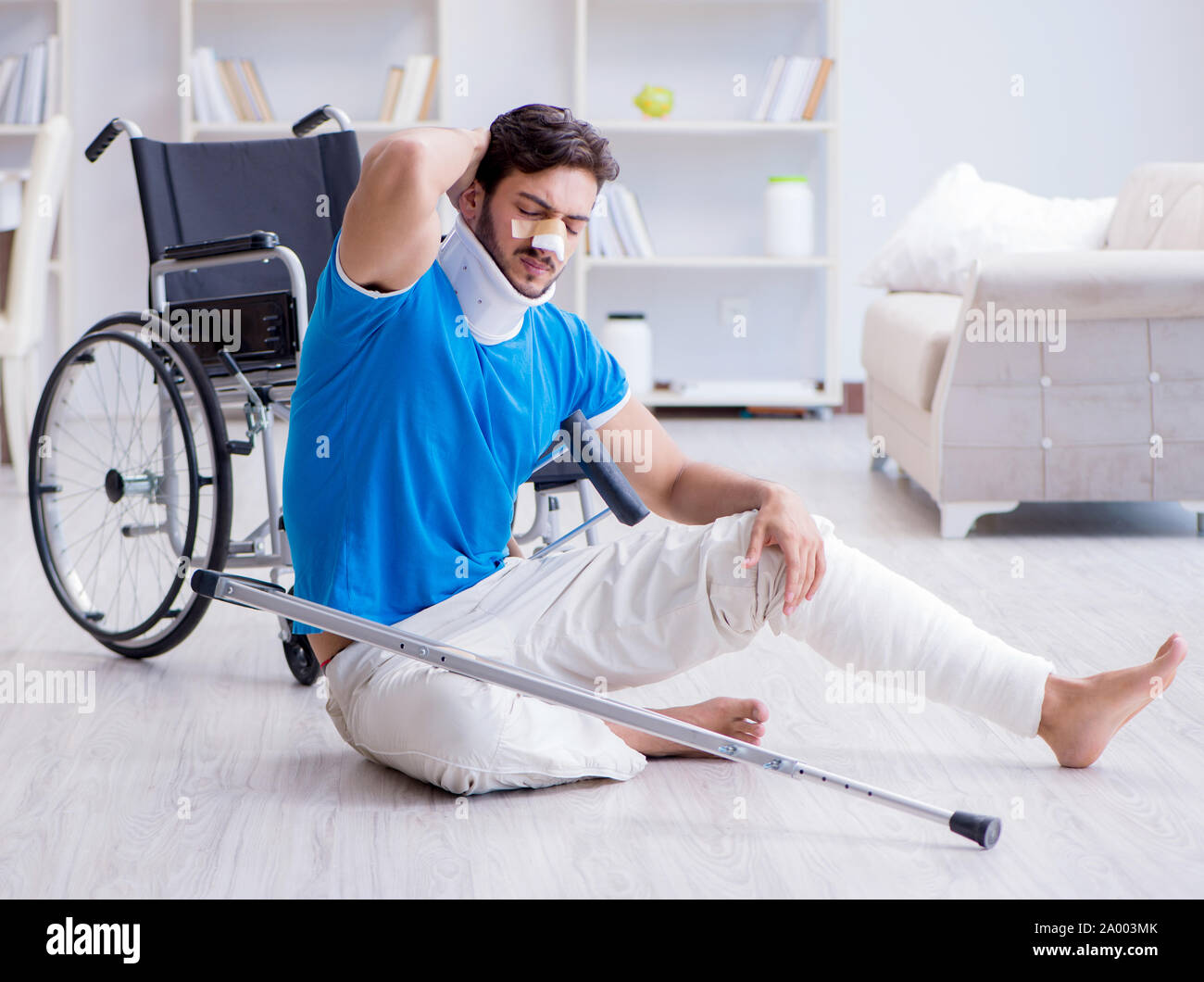 The injured young man recovering at home Stock Photo - Alamy