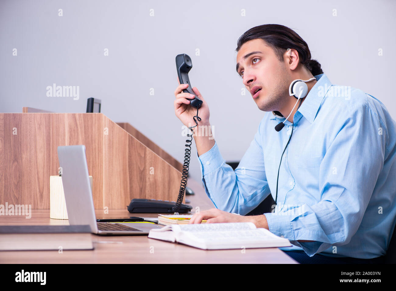 The call center operator working at his desk Stock Photo - Alamy