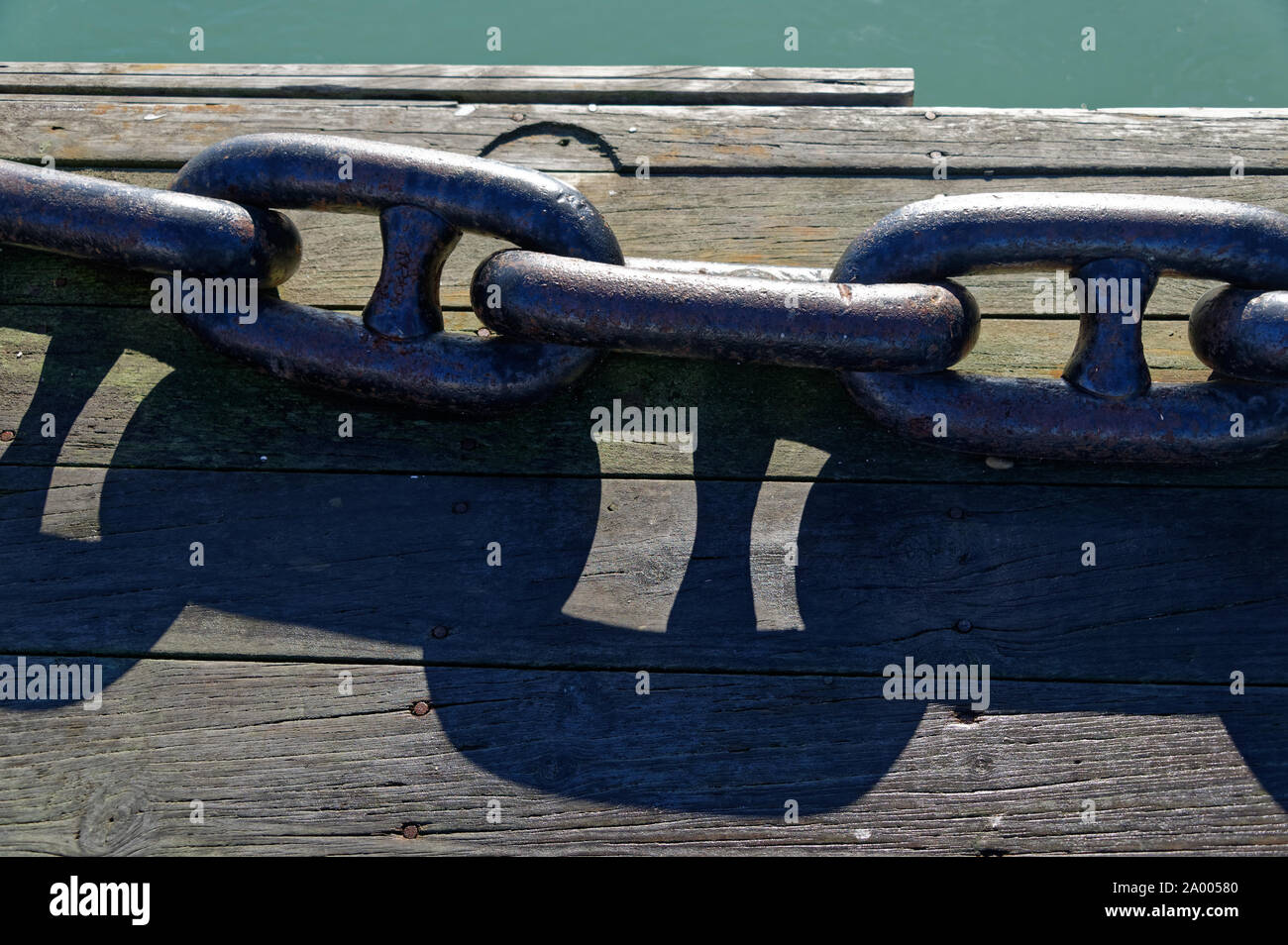 Steel chain links anchor hi-res stock photography and images - Alamy