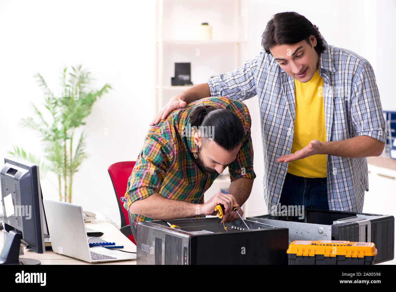 The it engineers working on hardware issue Stock Photo - Alamy