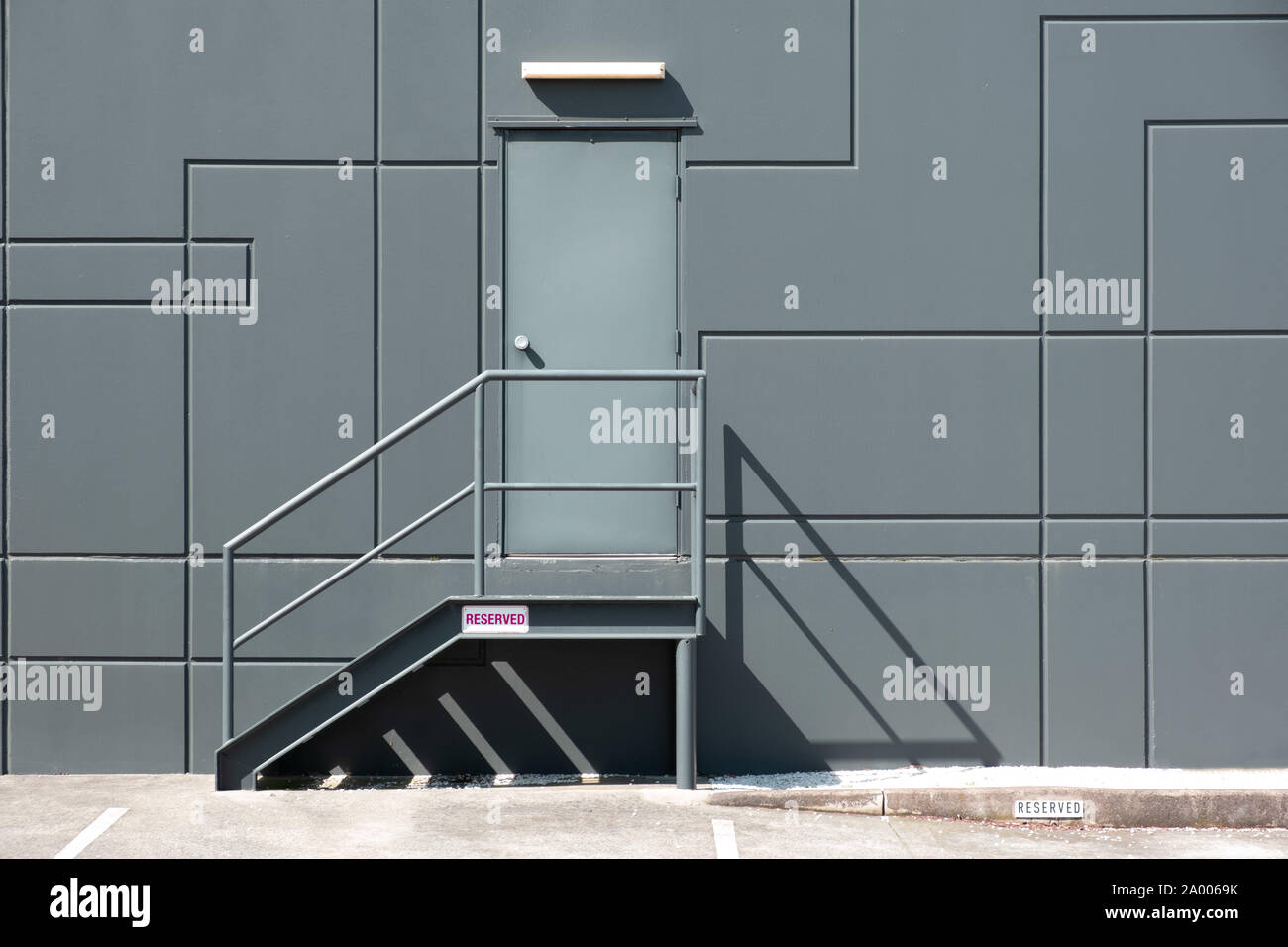 Geometric shapes architecture hi-res stock photography and images - Alamy