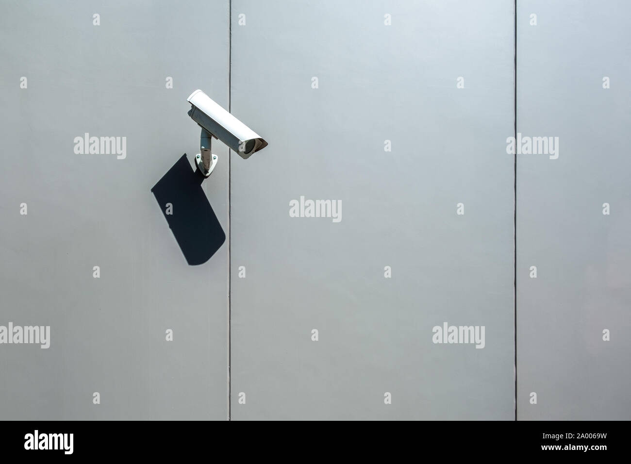 Monitoring camera at concrete wall hi-res stock photography and images ...