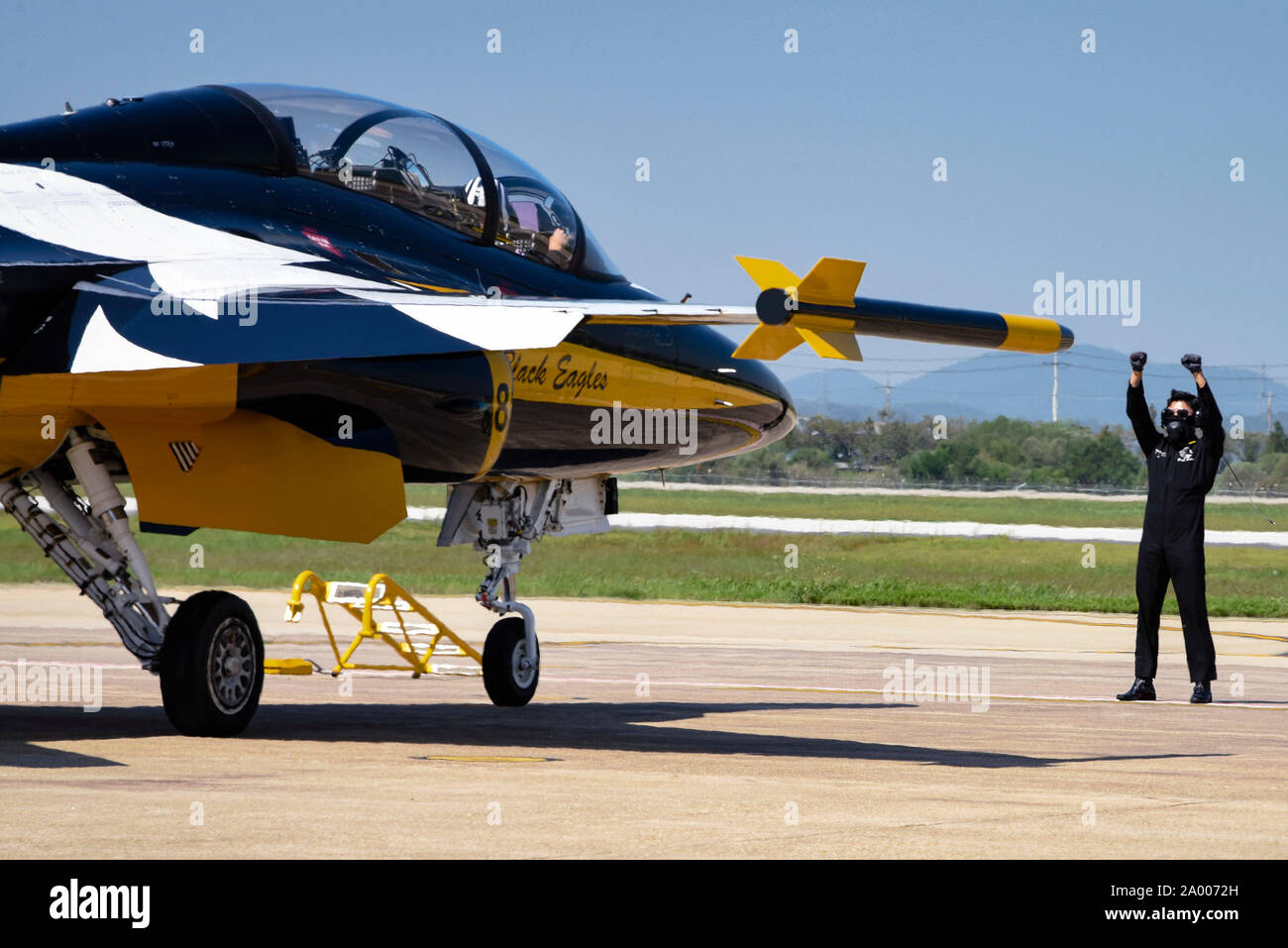 Pilot crew member air force hi-res stock photography and images - Alamy