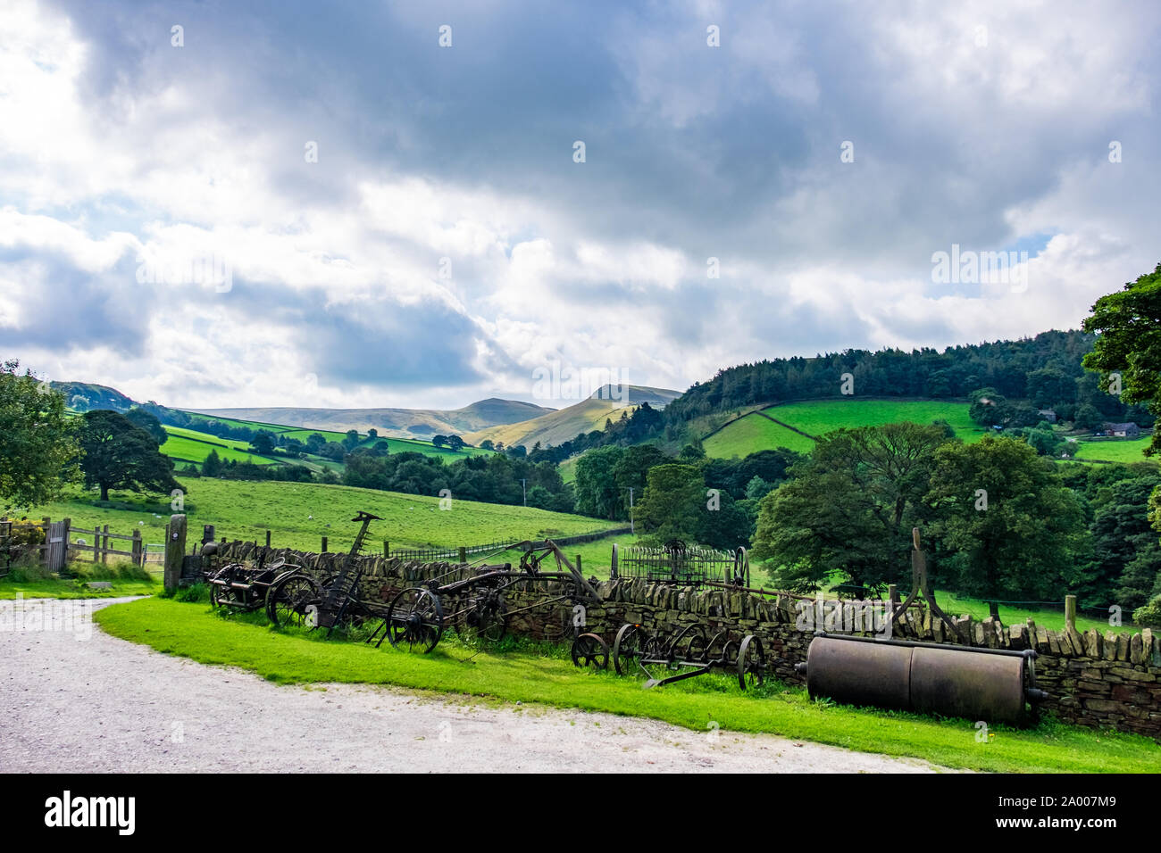 Farm in the hills hi-res stock photography and images - Alamy
