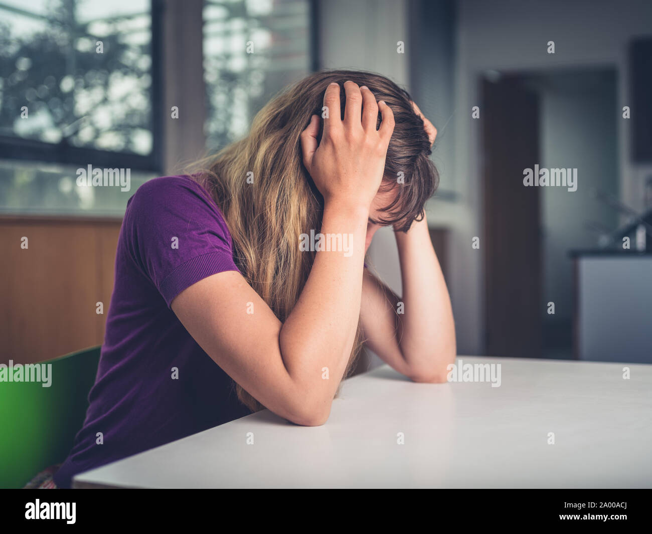 Sad woman kitchen table hi-res stock photography and images - Alamy
