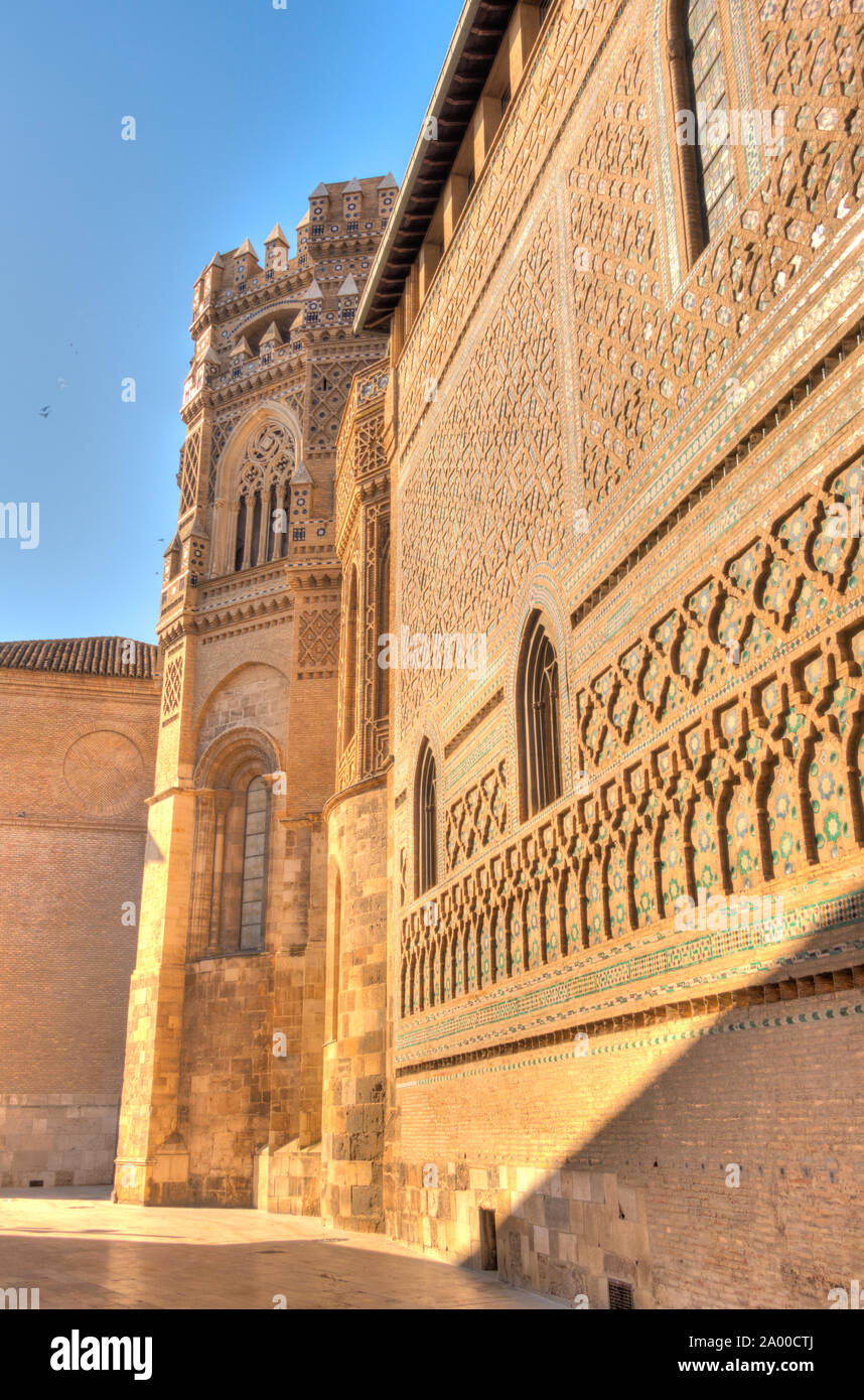 Aragon monumental hi-res stock photography and images - Alamy