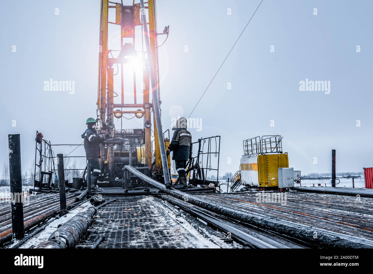 Rig pipe workover hi-res stock photography and images - Alamy