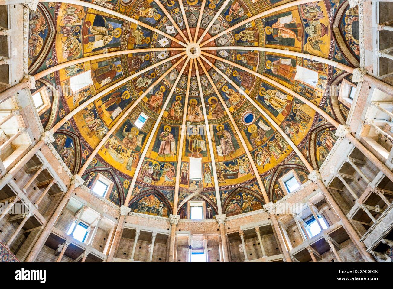 Italy romanesque interior ceiling hi-res stock photography and images ...