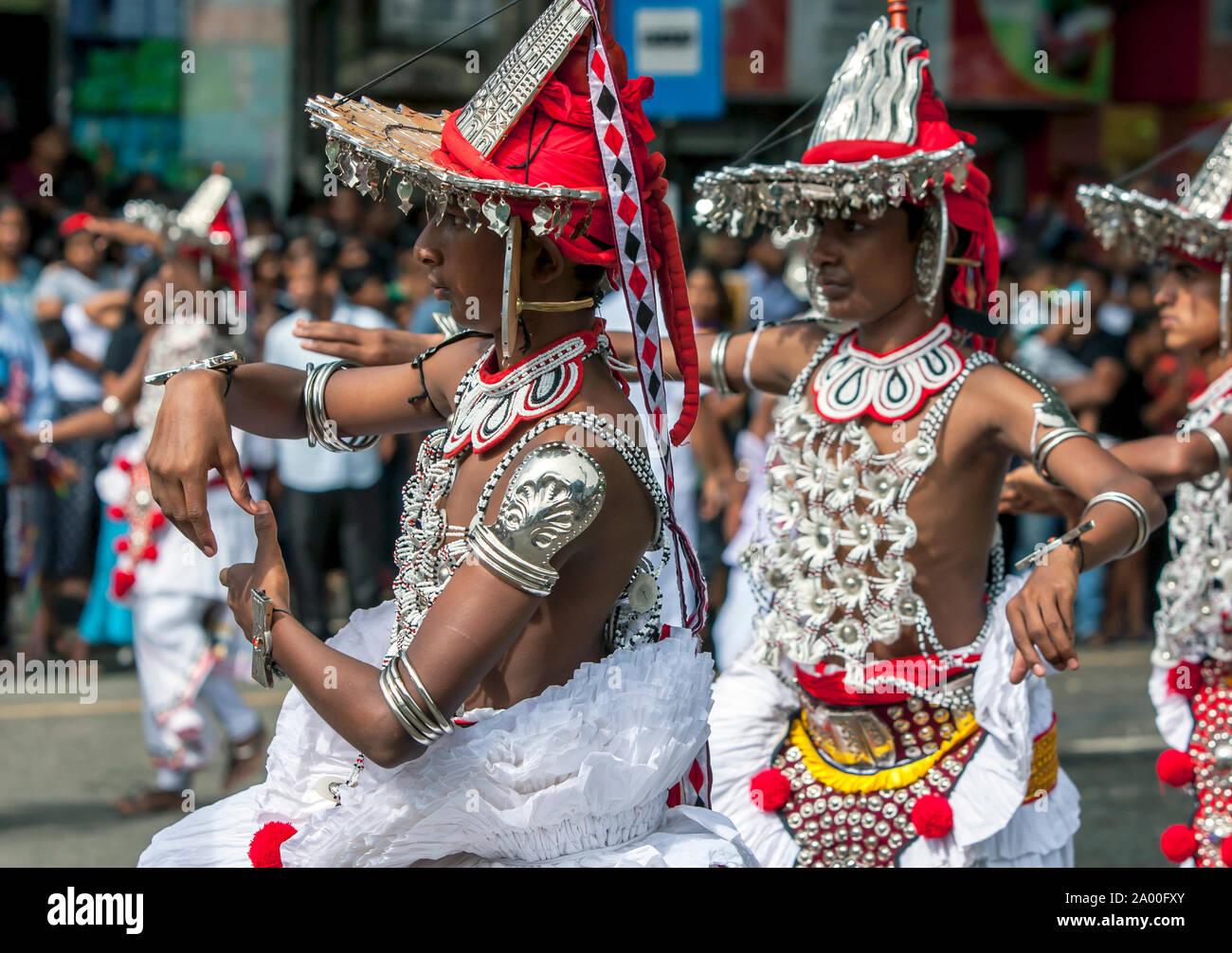 Kandyan dancers hi-res stock photography and images - Alamy