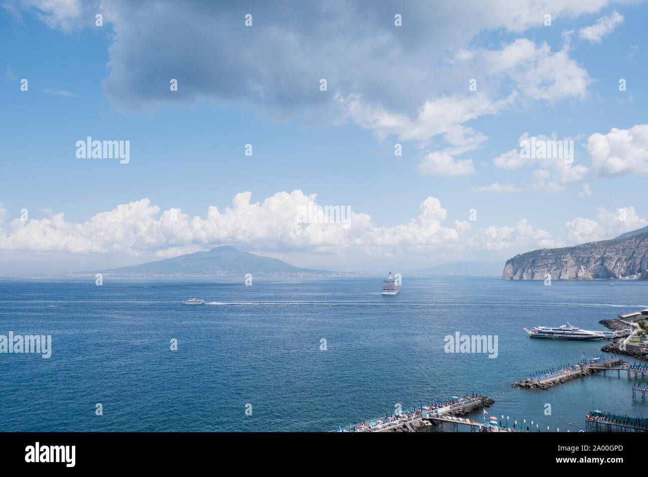View mount vesuvius from sorrento hi-res stock photography and images ...