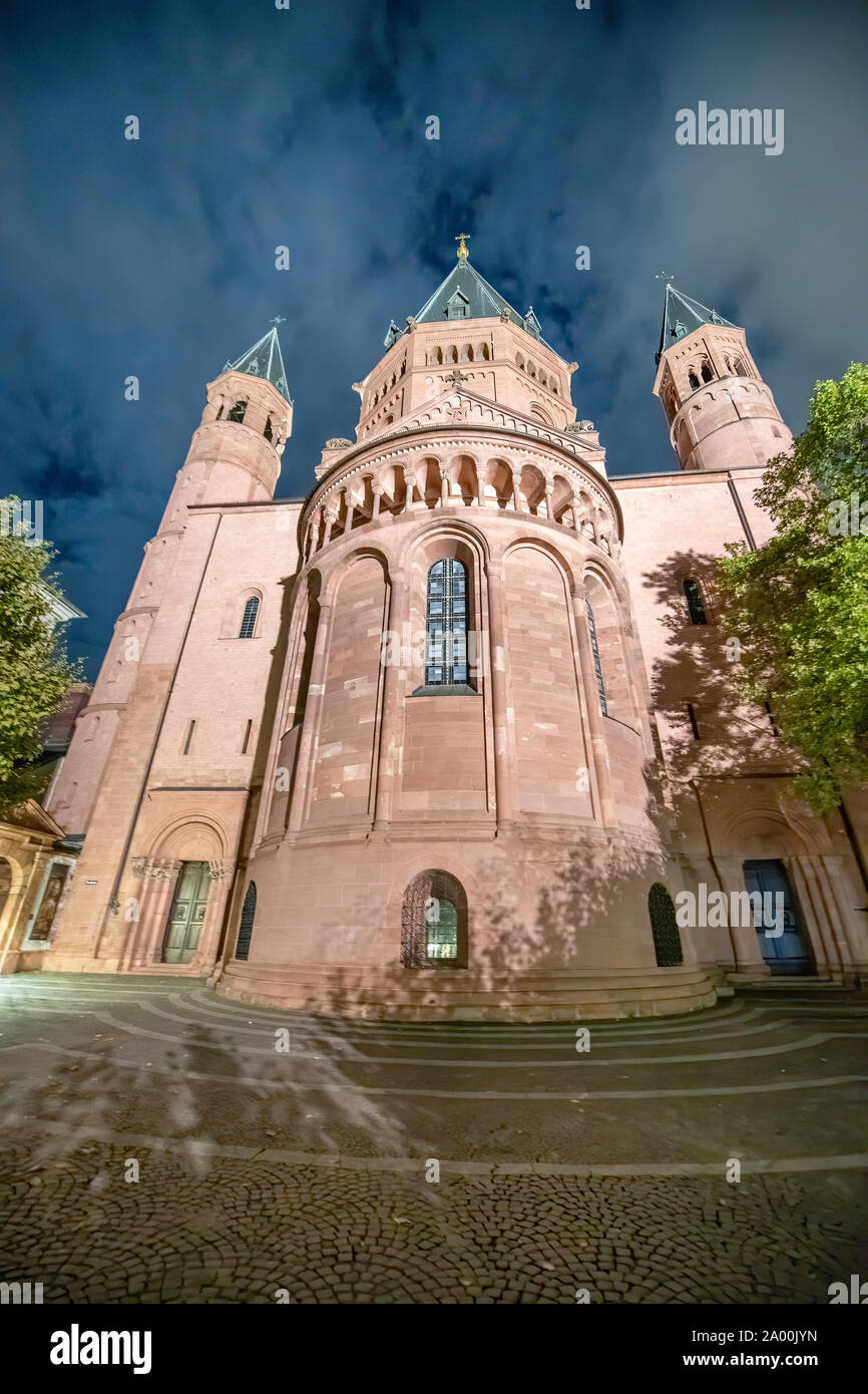 Mainzer Dom at night. Mainz City Cathedral front view Stock Photo - Alamy