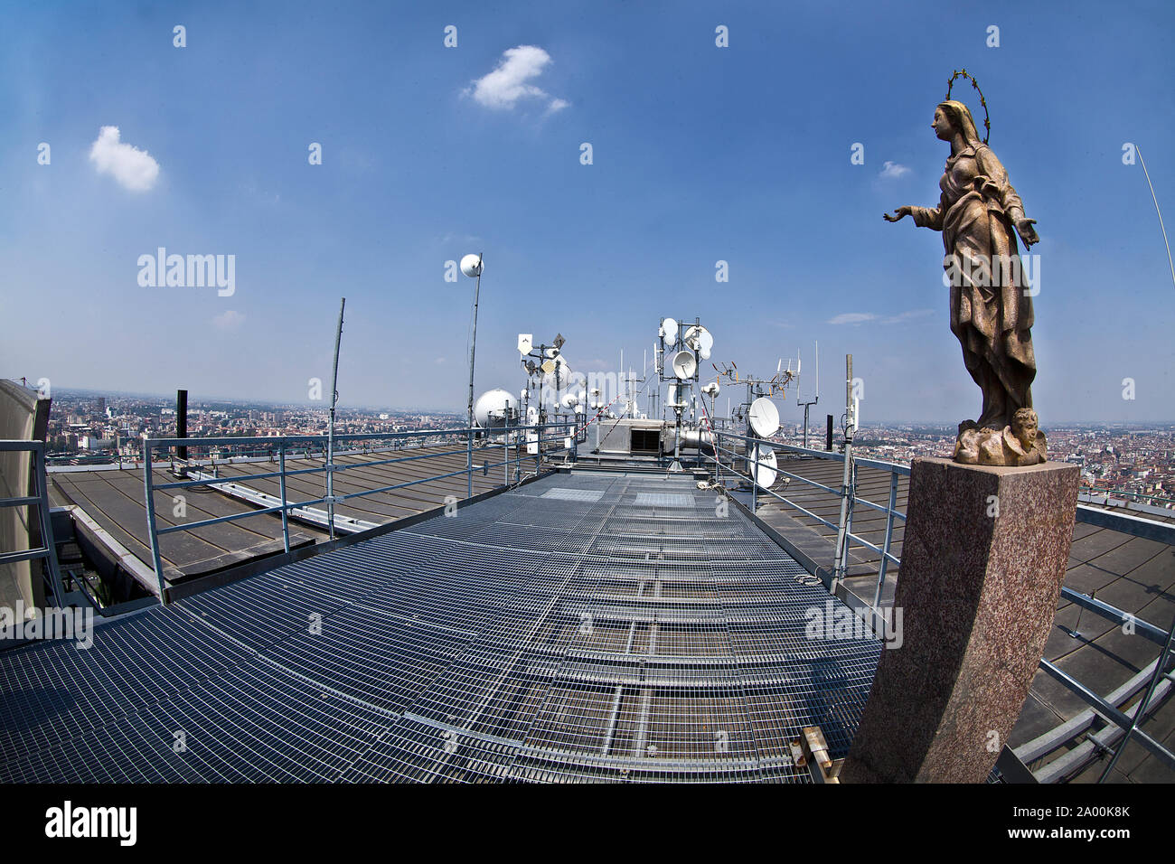 Pirellone milano hi-res stock photography and images - Alamy