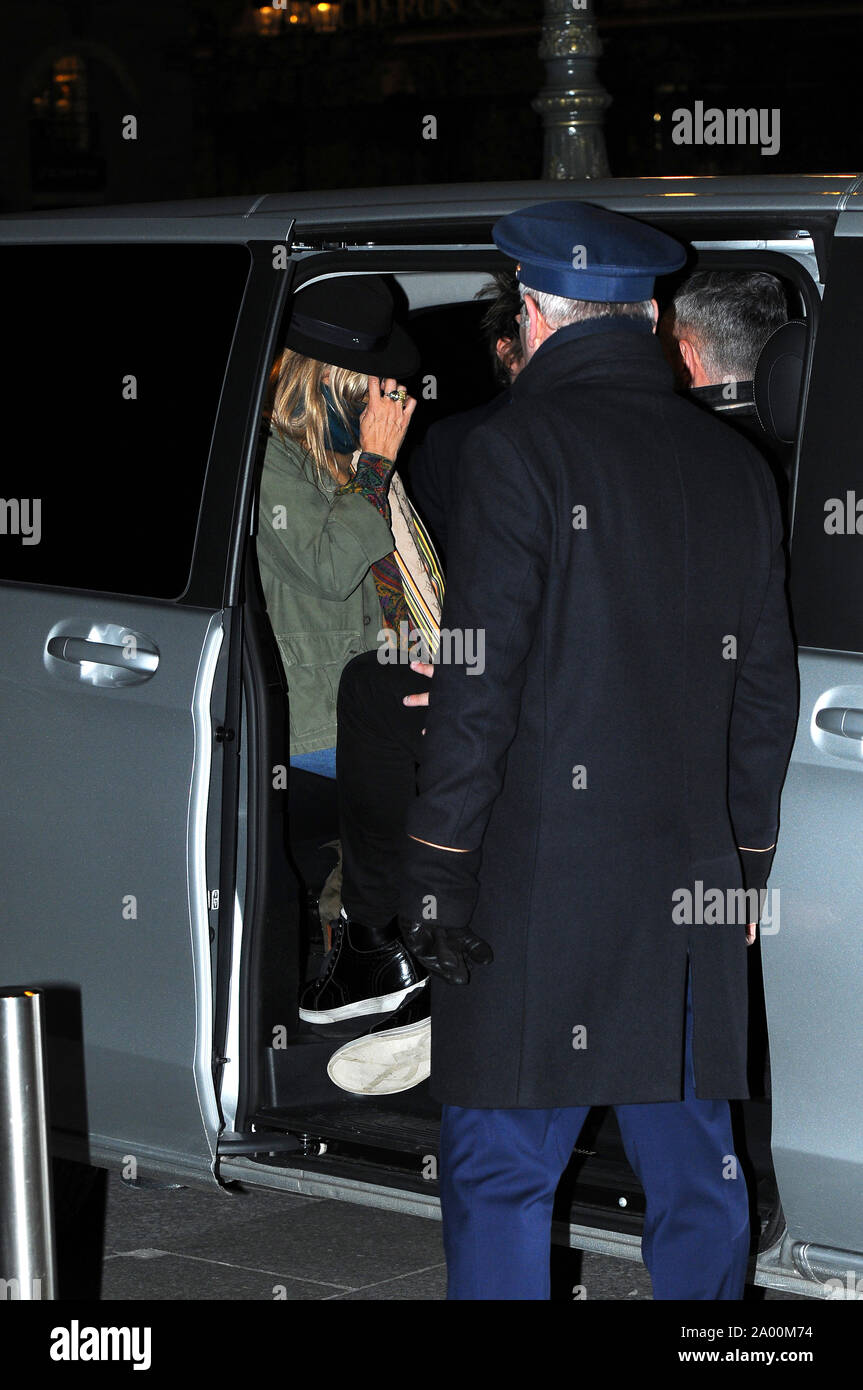 Kate Moss arriving at Ritz Hotel in Paris Stock Photo - Alamy