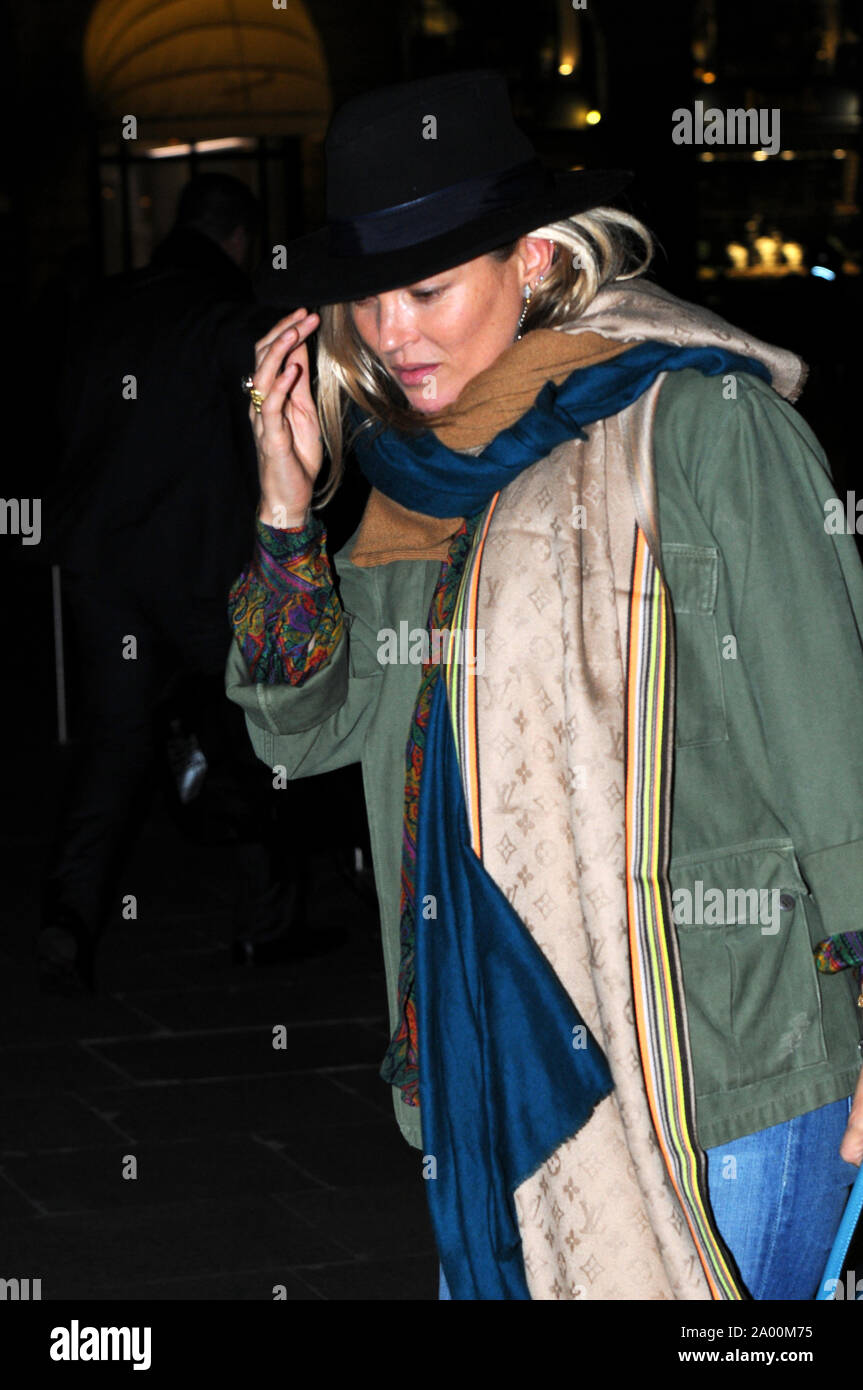 Kate Moss arriving at Ritz Hotel in Paris Stock Photo - Alamy